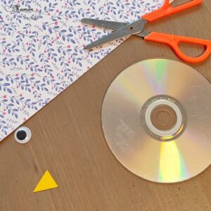 Fabriquer des oiseaux avec de vieux CD {Activité} - Maman Sur Le Fil