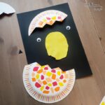 Poussin en pâte à modeler dans son oeuf {Activité} - Maman Sur Le Fil