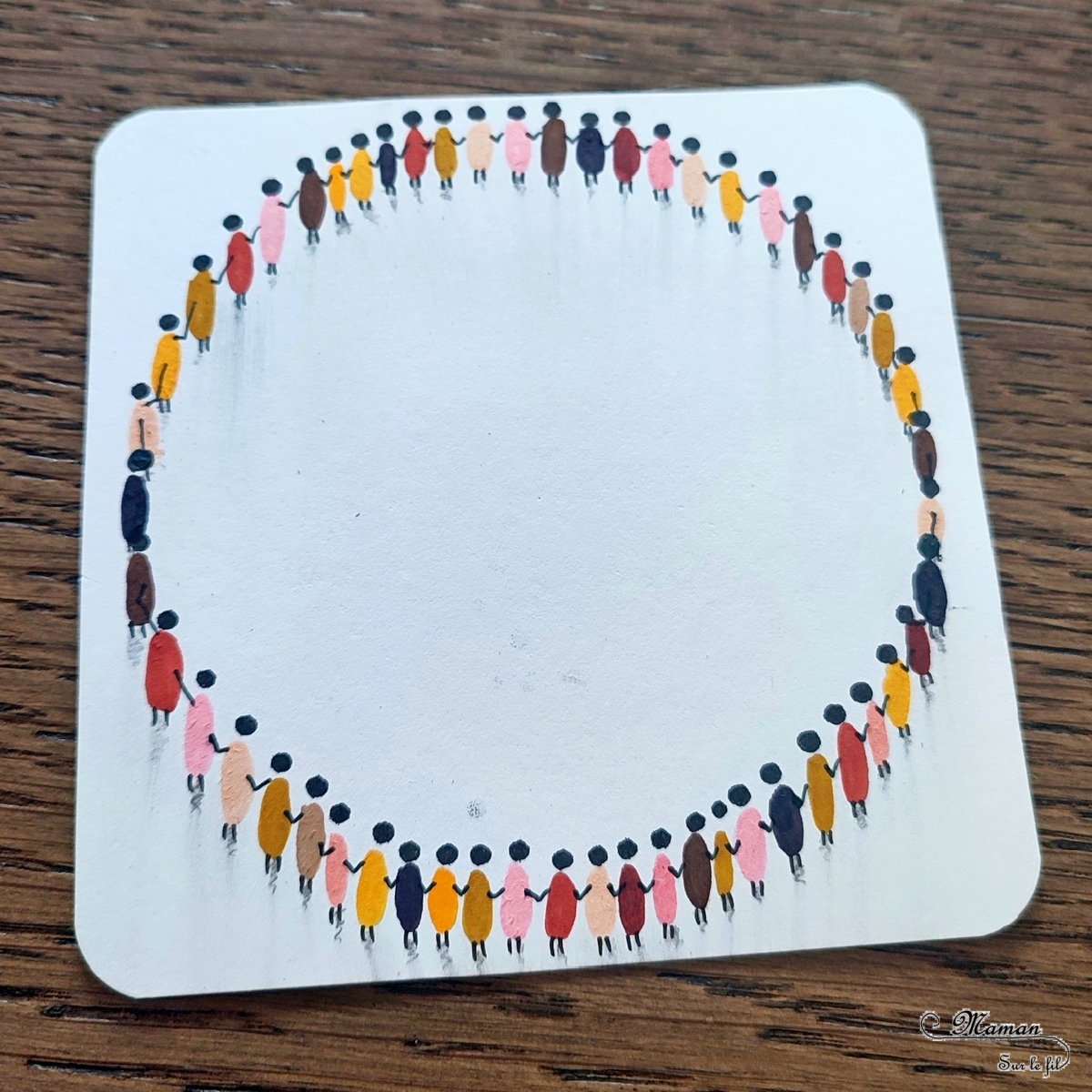 Cercle de gens qui se tiennent la main {Activité} - Maman Sur Le Fil