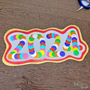 Carte Bonne année 2024 en gommettes {Activité} - Maman Sur Le Fil