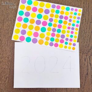 Carte Bonne année 2024 en gommettes {Activité} - Maman Sur Le Fil
