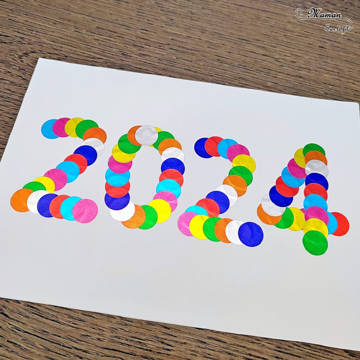 Carte Bonne année 2024 en gommettes {Activité} - Maman Sur Le Fil