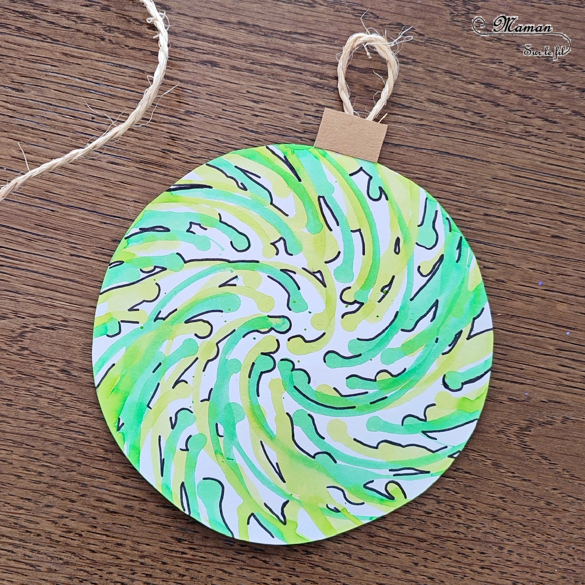 Boules de Noël Encre et essoreuse {Activité} - Maman Sur Le Fil