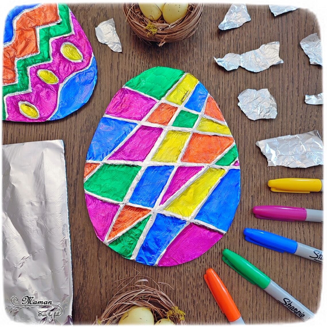 Oeufs de Pâques en papier aluminium et carton {Activité} - Maman Sur Le Fil