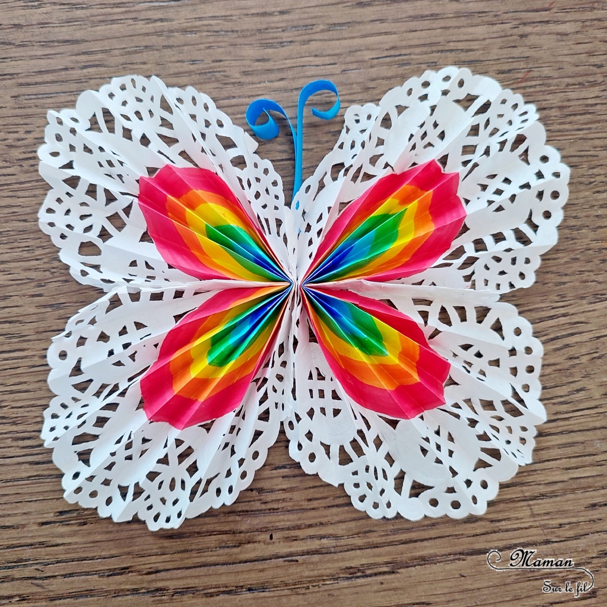 Fabriquer des papillons avec des napperons {Activité} - Maman Sur Le Fil