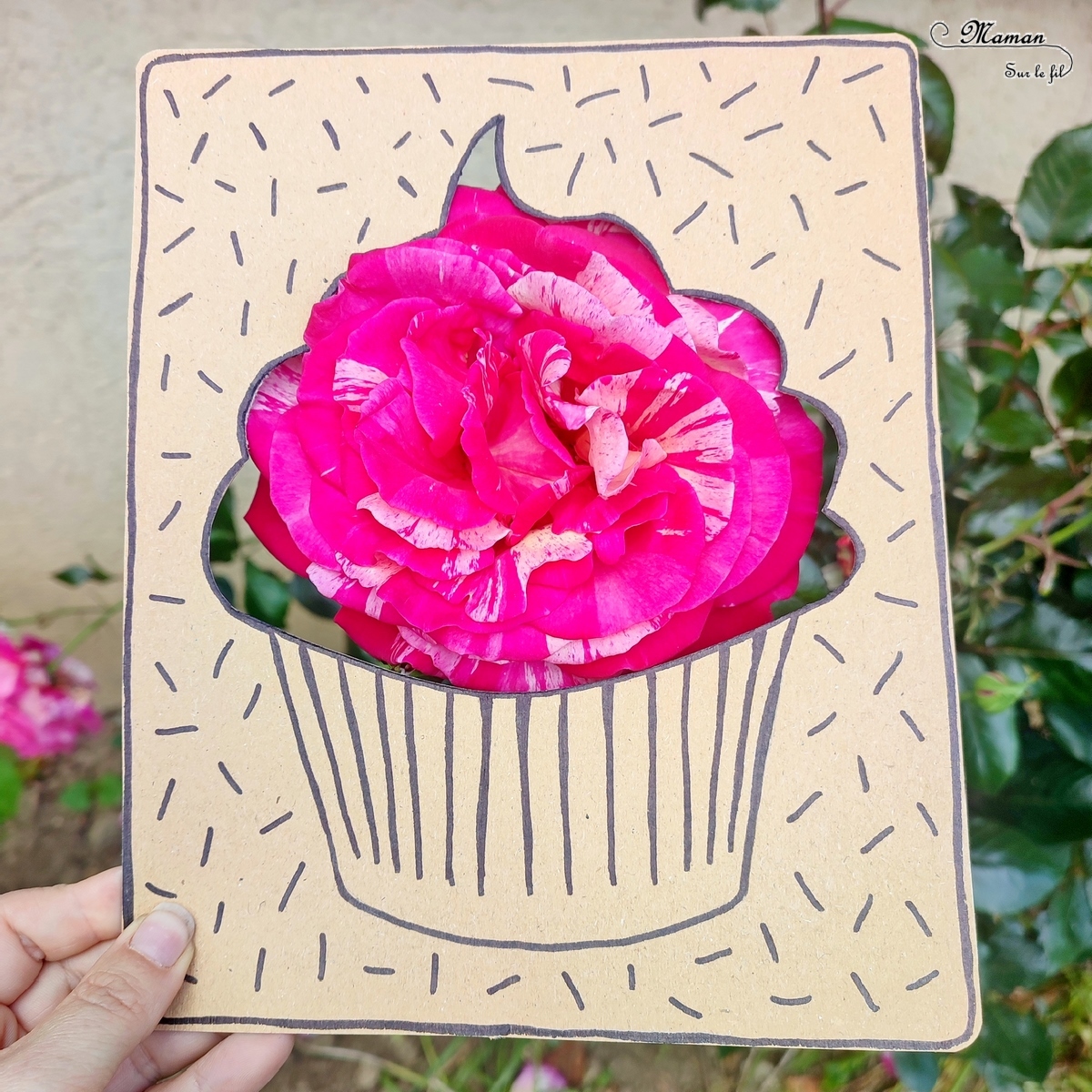 Cupcake en carton à décorer à volonté {Activité} - Maman Sur Le Fil
