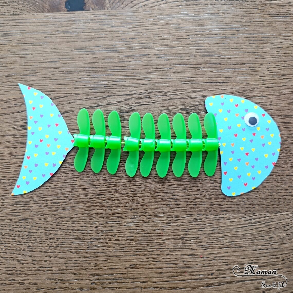 Poissons avec des bouchons de compote {Activité} - Maman Sur Le Fil