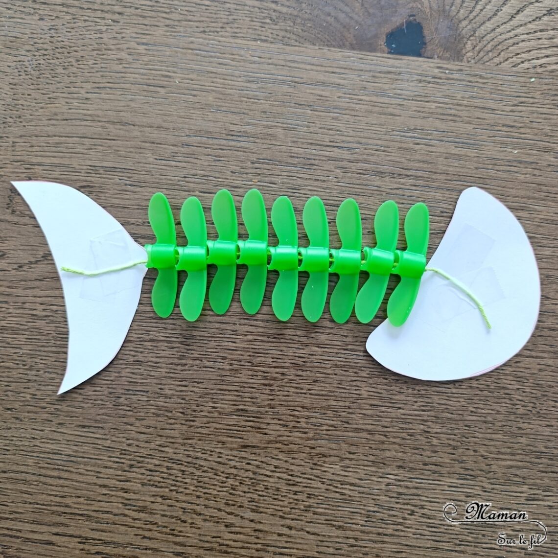 Poissons avec des bouchons de compote {Activité} - Maman Sur Le Fil