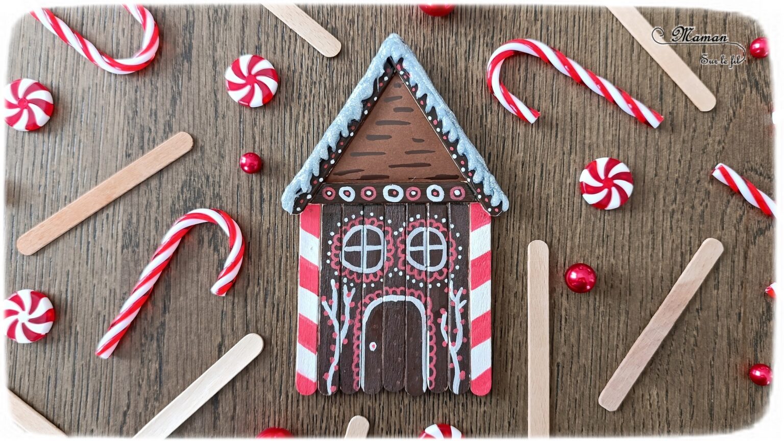Maison de Noël en récup' de bâtonnets en bois {Activité} - Maman Sur Le Fil