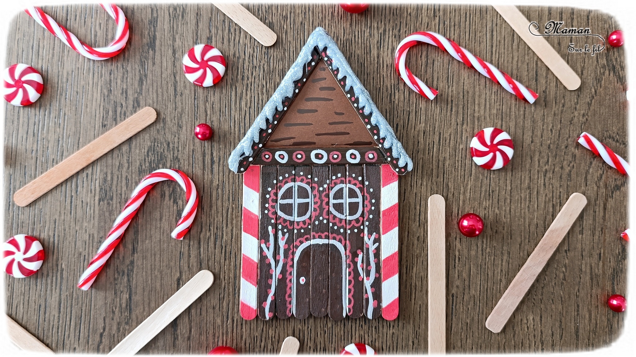Maison de Noël en récup' de bâtonnets en bois {Activité} - Maman Sur Le Fil
