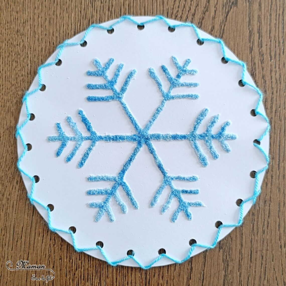 Tableaux circulaires Flocon en sel et peinture {Activité} - Maman Sur ...