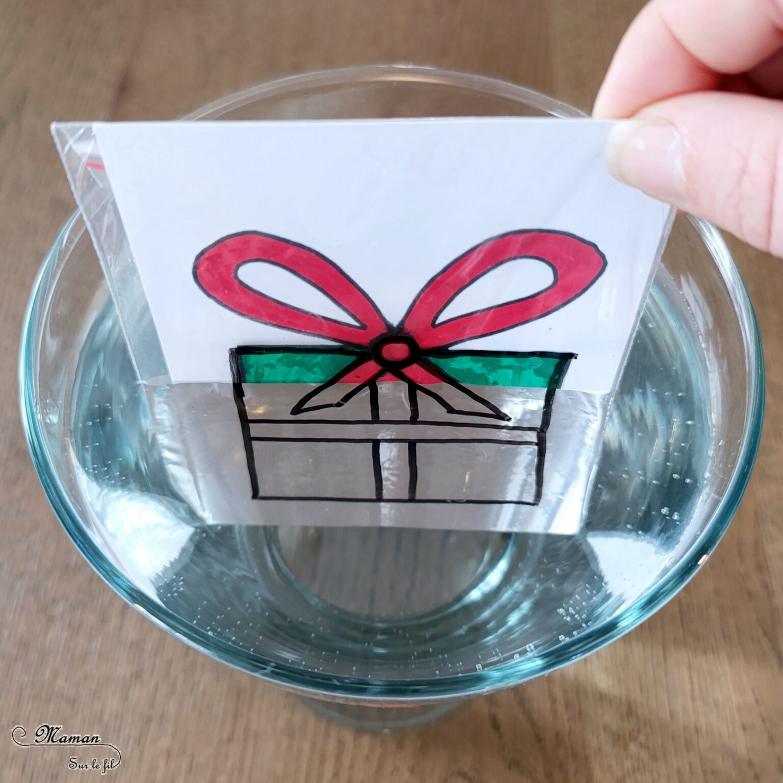 Expérience de Noël : les couleurs qui disparaissent {Activité} - Maman ...