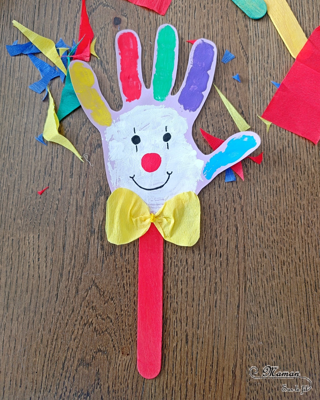 Clowns colorés avec des empreintes de main {Activité} - Maman Sur Le Fil