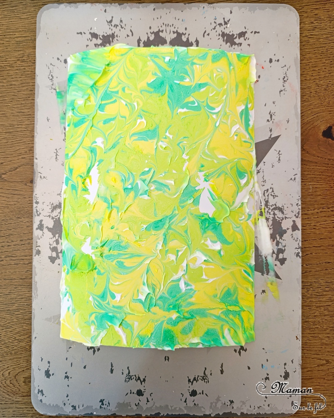 Trèfles de la Saint-Patrick à la mousse à raser {Activité} - Maman Sur ...