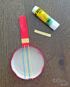 Fabriquer des mini banjos colorés en récup' {Activité} - Maman Sur Le Fil