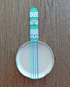 Fabriquer des mini banjos colorés en récup' {Activité} - Maman Sur Le Fil